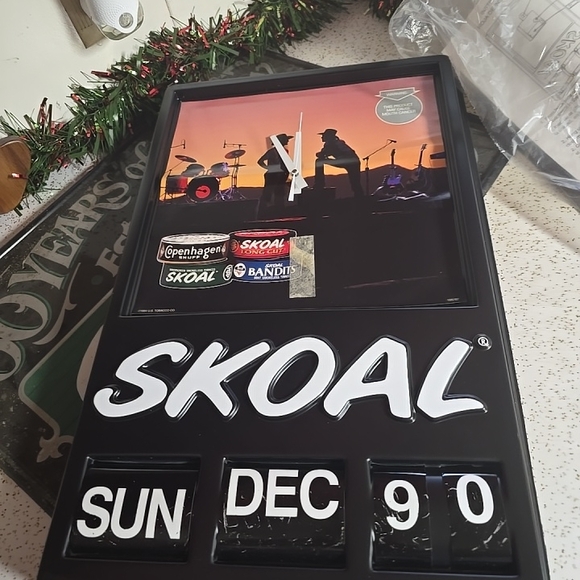 skoal | Wall Decor | Vintsge Skoal Wall Clock With Band Graphic With ...
